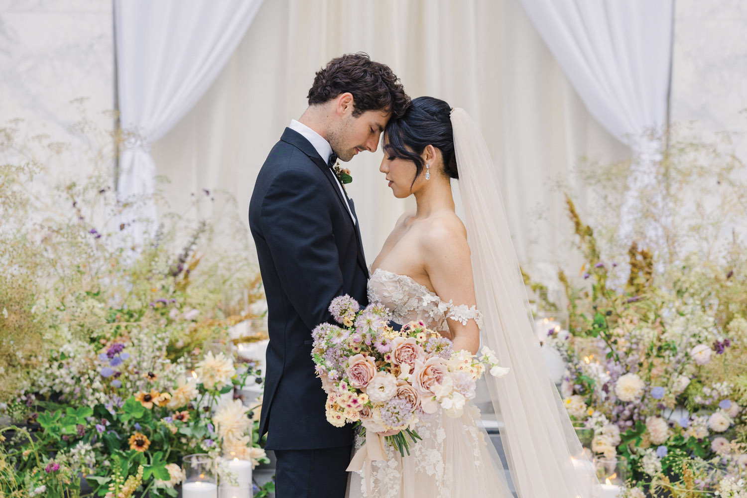 Neutral Summer Florals Warm Architectural Venue in Elevated Styled ...