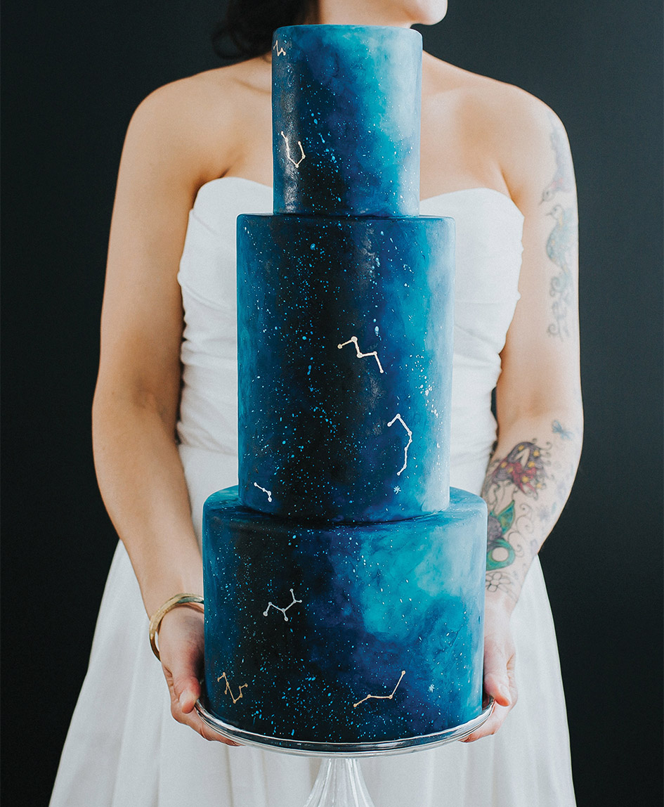 A Wedding Cake for Astrology Lovers | Oregon Wedding Day