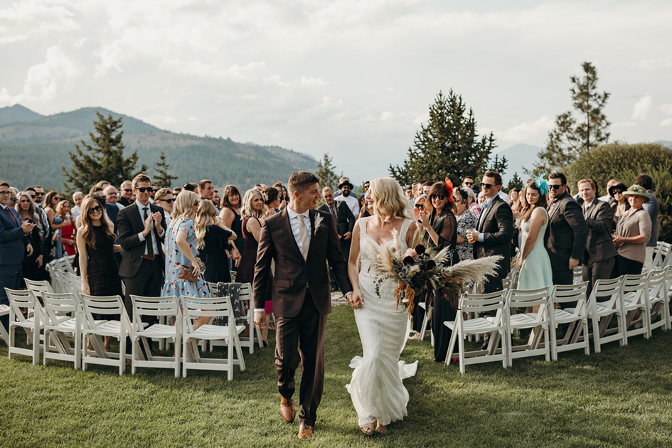 Sun Mountain Lodge Provided the Perfect Backdrop for This Rustic ...