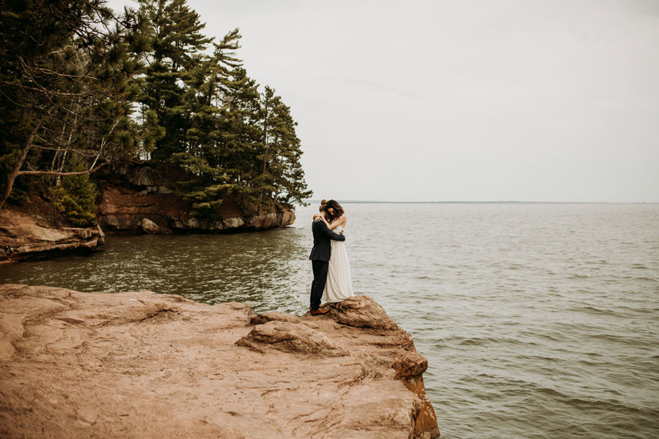Photoshoot in the Woods: A Quintessential Northwoods Wedding ...