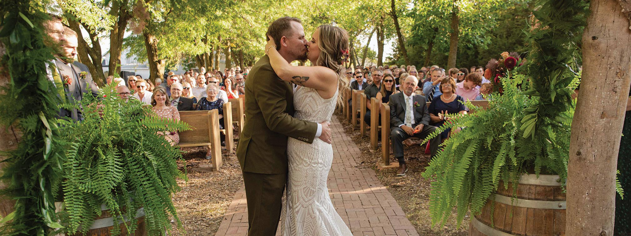 Verdant Wedding Surrounded by Pastoral Views Features Luscious Flora | Nebraska Wedding Day